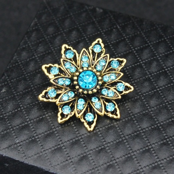 Jewelry | New Sparkly Teal And Goldtone Brooch 13 Diameter | Poshmark